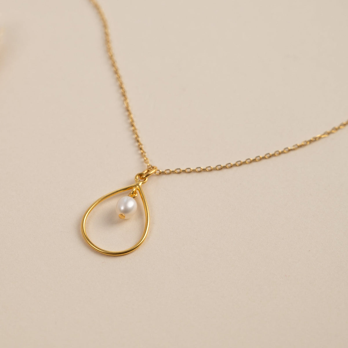ALEXANDRA PEARL GOLDEN PENDANT – Sisi Copenhagen