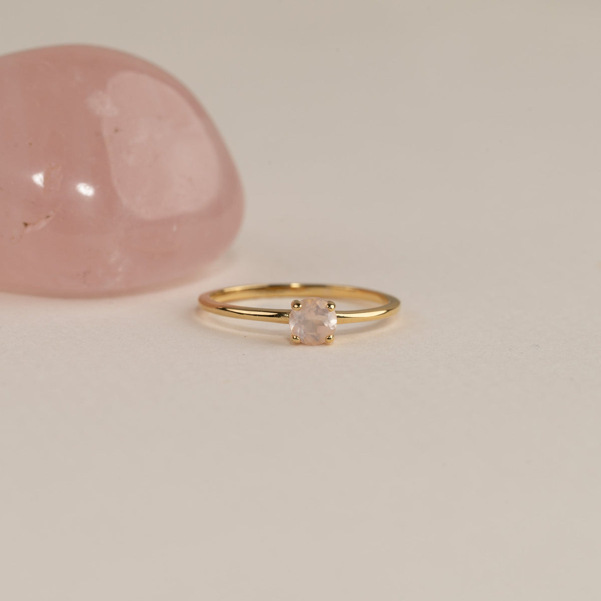 GEMMA ROSE QUARTZ GOLDEN RING – Sisi Copenhagen
